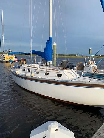 1981 Endeavour 32 Sailboat